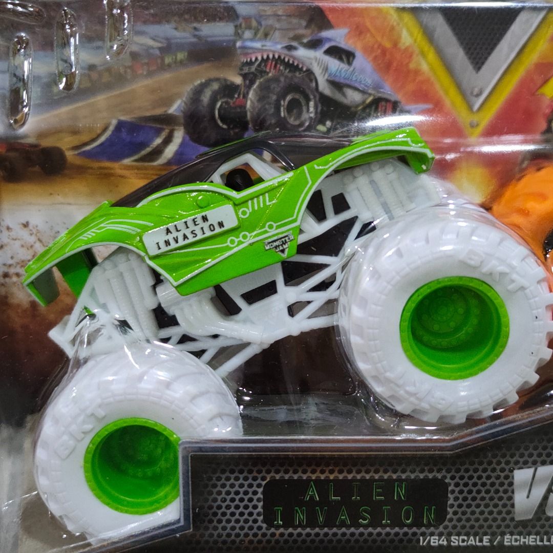 Monster Jam Alien Invasion vs Dragonoid (Bakugan), Hobbies & Toys, Toys ...