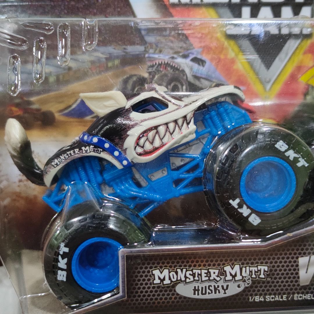 Monster Jam Monster Mutt Husky vs Monster Mutt Rottweiler, Hobbies & Toys, Toys & Games on Carousell