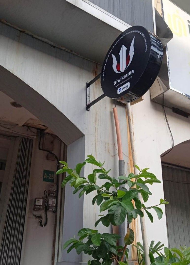 Neon box minimalis, Desain & Kerajinan Tangan, Karya Seni di Carousell