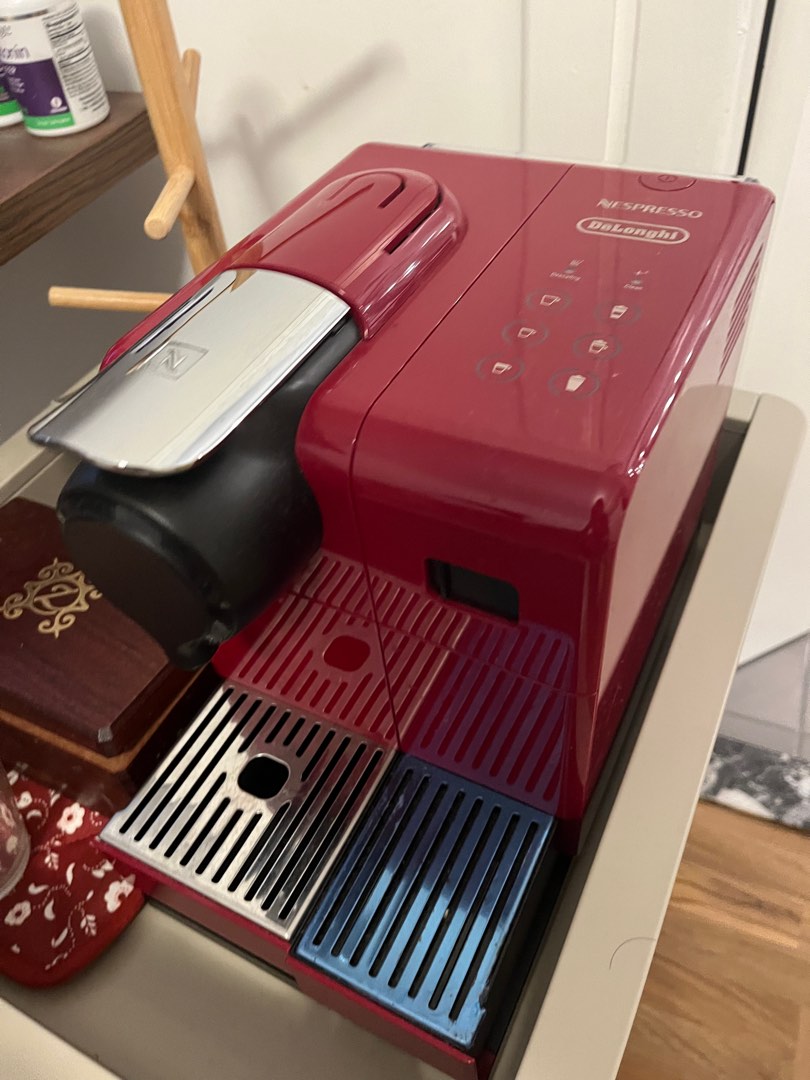 Nespresso / Delonghi coffee machine, 家庭電器, 廚房電器, 咖啡機及咖啡壺 - Carousell
