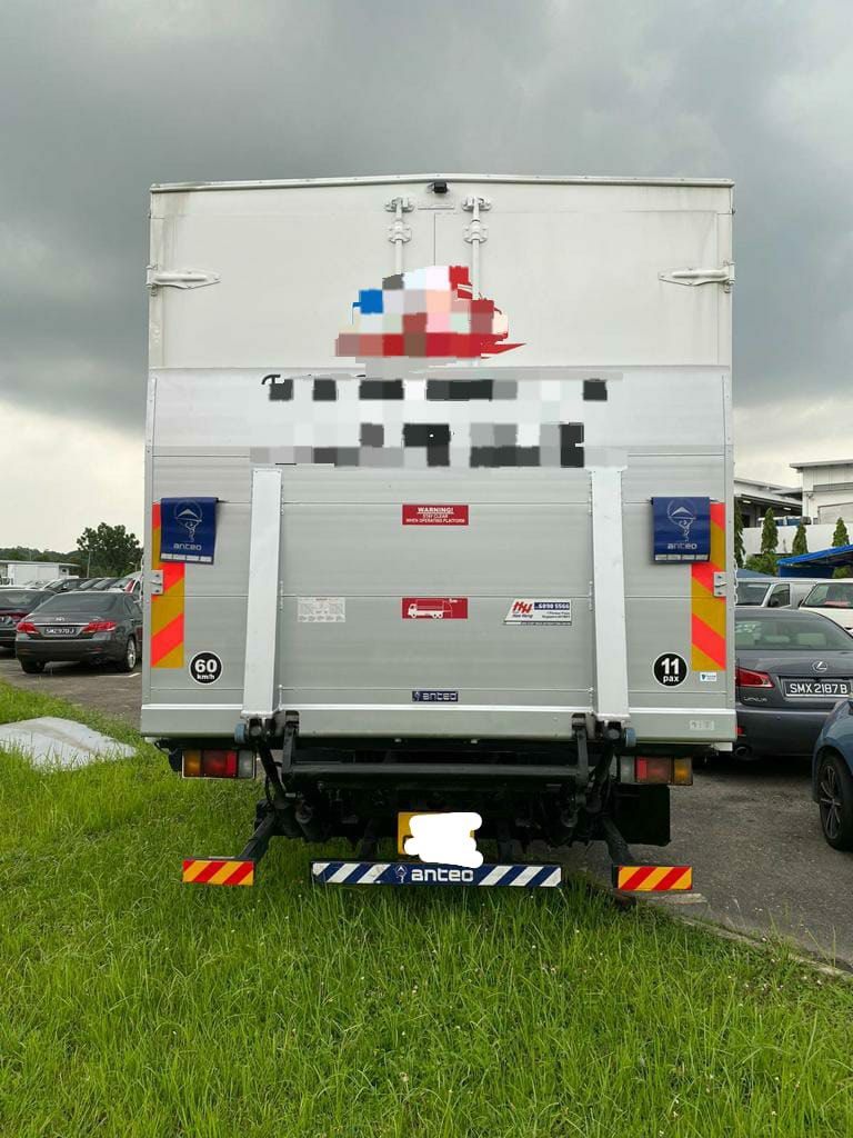 Rent 24ft Lorry Isuzu FSR34 Box & Tailgate Diesel Manual Truck Rental ...