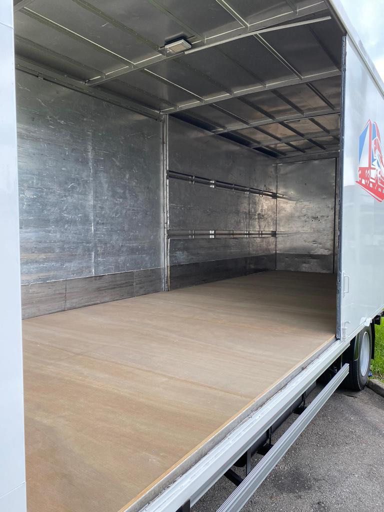 Rent 24ft Lorry Isuzu FSR34 Box & Tailgate Diesel Manual Truck Rental ...