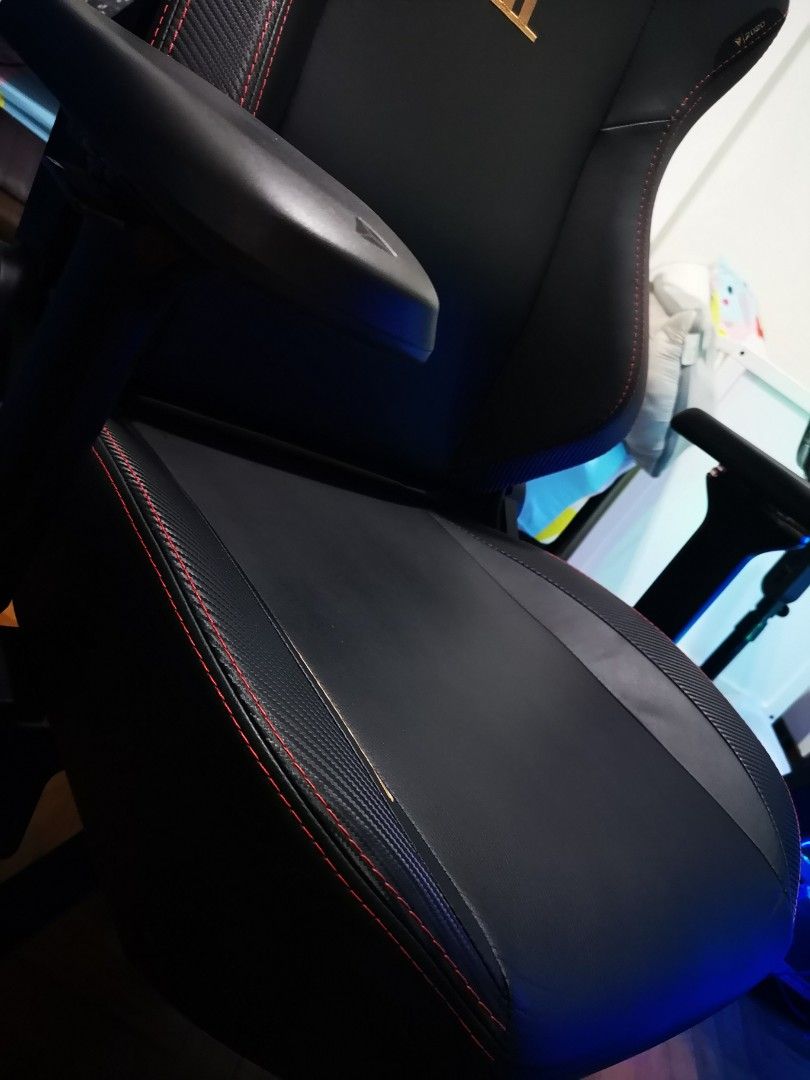 Secret lab Titan, Furniture & Home Living, Furniture, Chairs on Carousell