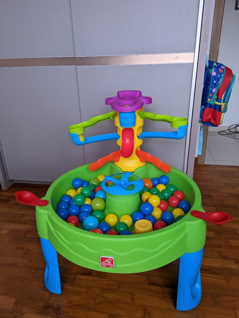 Step 2 Busy Ball Water Play Table, Babies & Kids, Infant Playtime on ...