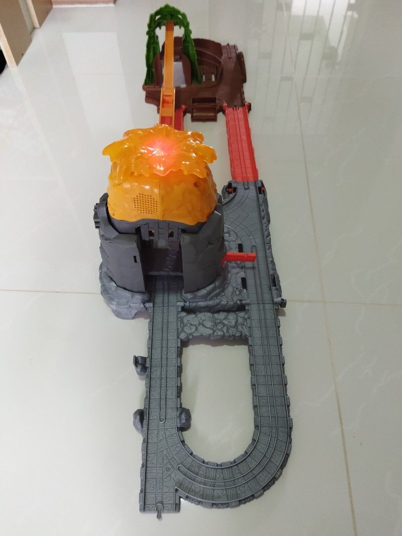 Thomas & Friends Take -N-Play Daring Dragon Drop train track, Hobbies ...