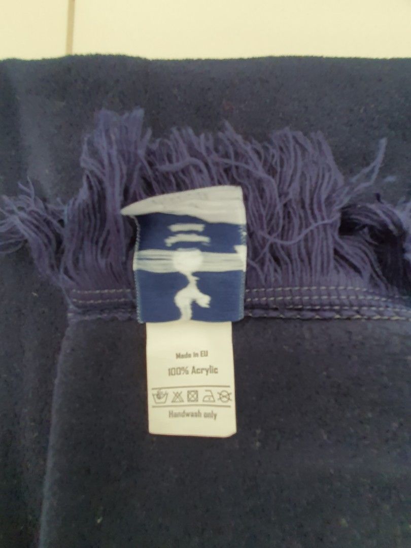 Tottenham Hotspur Thick Scarf, Everything Else on Carousell