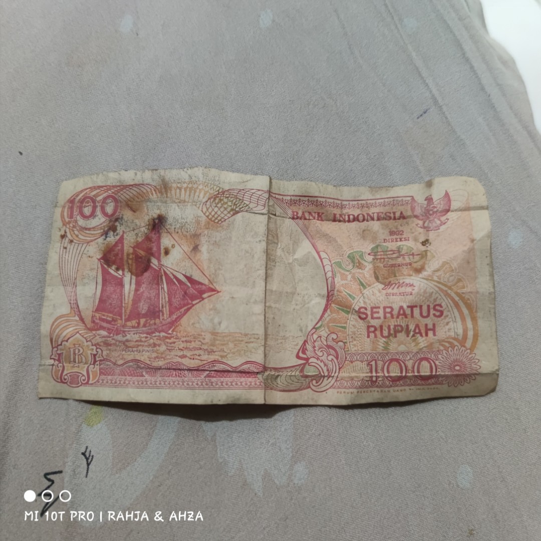 Uang lama kertas pecahan 100 rupiah thn 1992, Antik, Uang Lama di Carousell