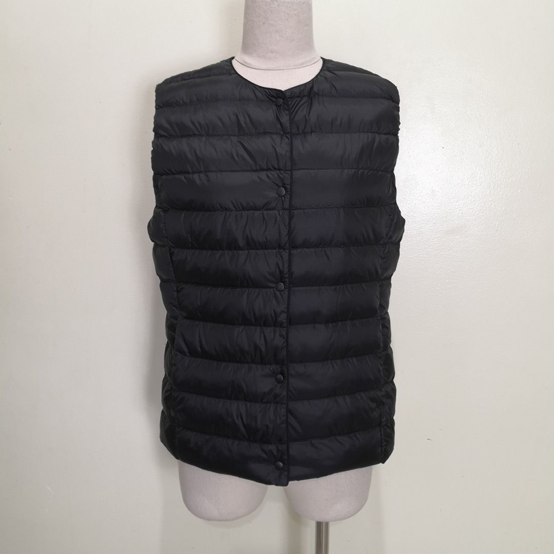 Uniqlo Black Puffer Vest Jacket with Down Feather Filling, Women's ...