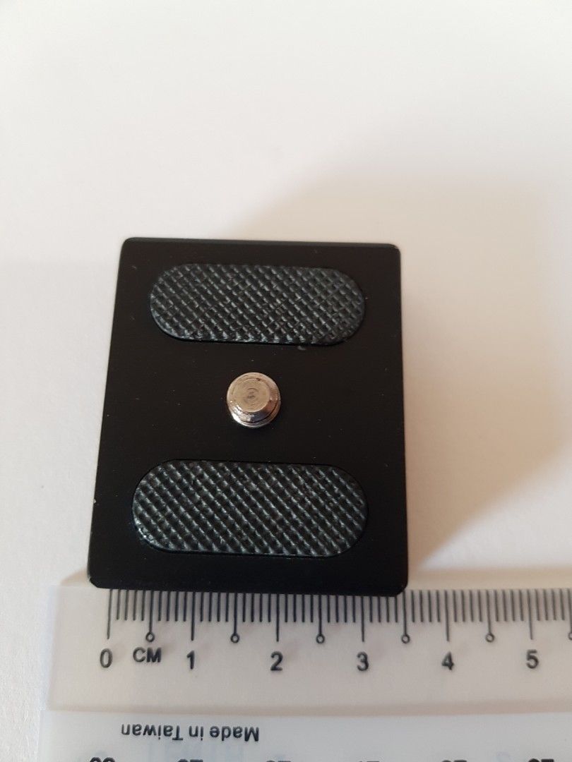 Universal quick release plate for tripod, Photography, Cameras on Carousell