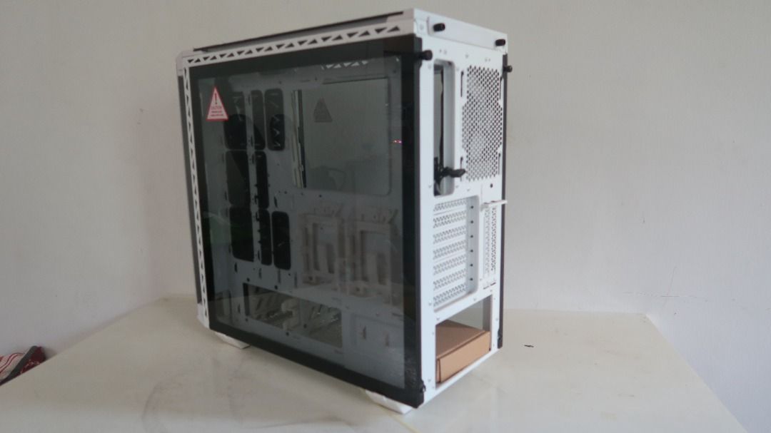 XPG BATTLECRUISER White + RGB Mid Tower Chassis - Includes 4 VENTO 120 ...