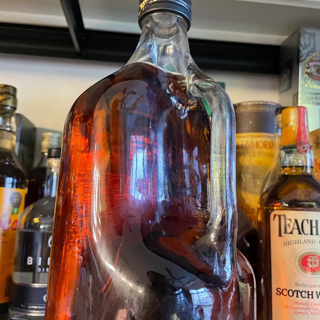 2L Black Label Johnnie Walker Black whisky 1980s whiskey vintage w ...