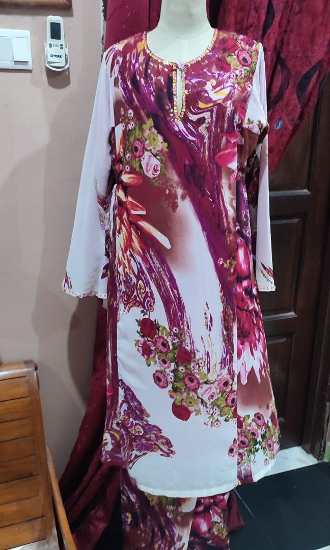 Baju kurung labuh kain lipat dpn belah, Women's Fashion, Muslimah ...