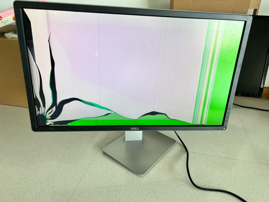 Dell 2815qf monitor (screen crack), fully adjustable stand, Computers ...