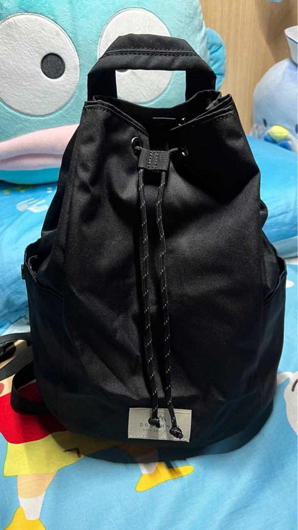 Doughnut backpack (Black) *已剪牌*, 女裝, 手袋及銀包, 背囊 - Carousell