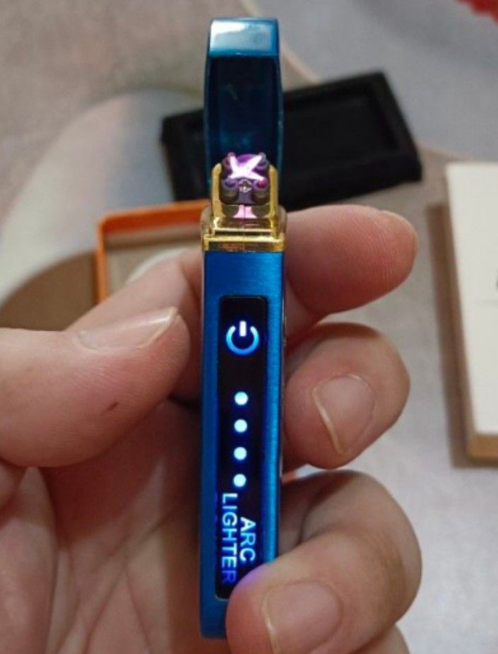Electrical lighter (NO MEET UP), Hobbies & Toys, Memorabilia ...
