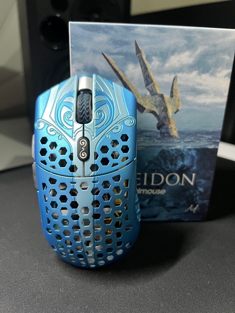 Finalmouse Starlight-12 Poseidon Medium, Computers & Tech, Parts ...