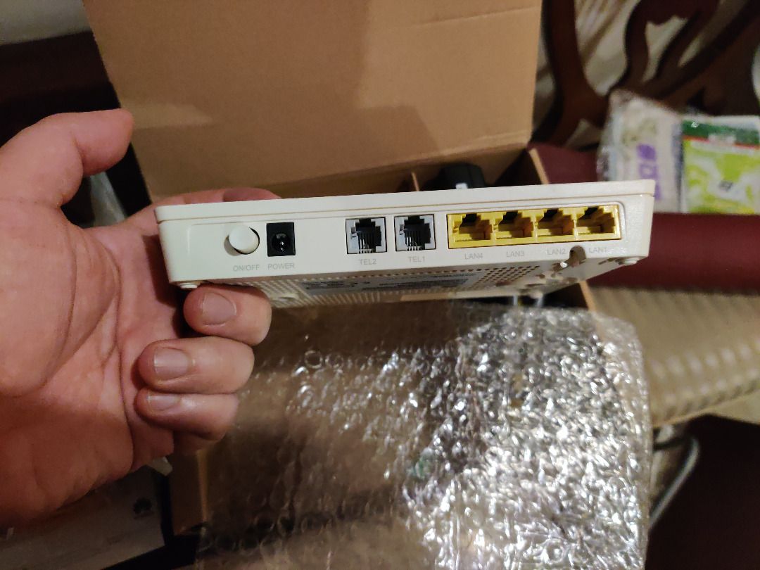 Huawei EchoLife HG8240H - Router, Computers & Tech, Parts & Accessories ...