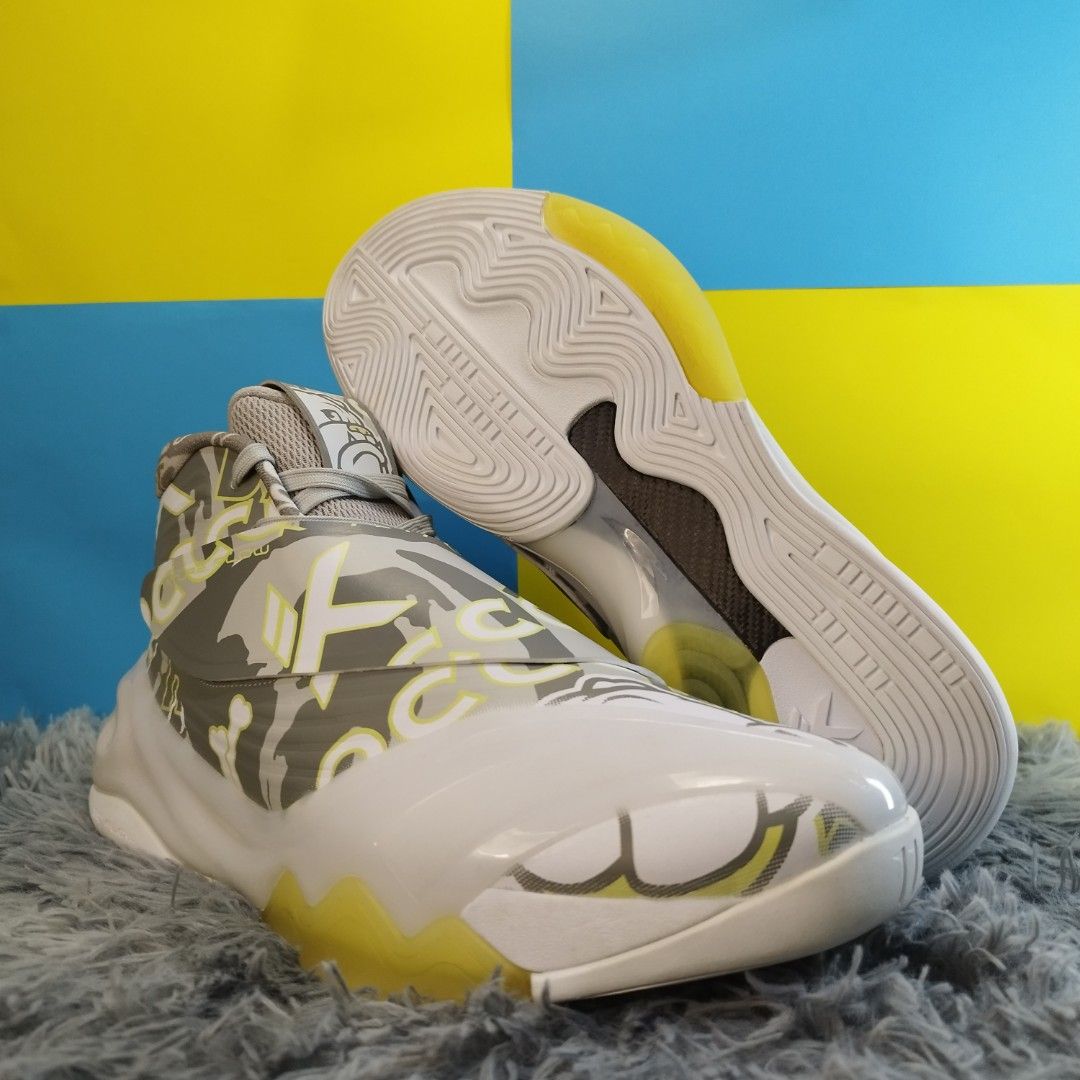 Klay Thompson 'Rocco', Men's Fashion, Footwear, Sneakers on Carousell