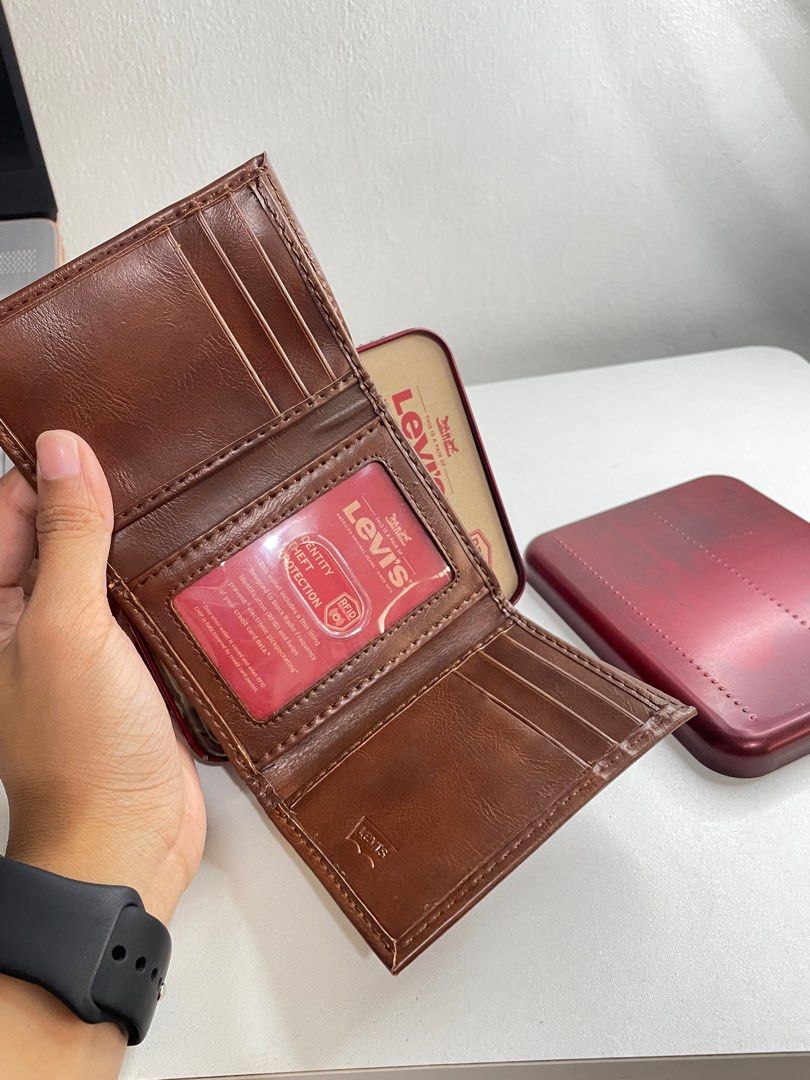 Levis Mens Trifold wallet with minimal issues, Men's Fashion, Watches ...