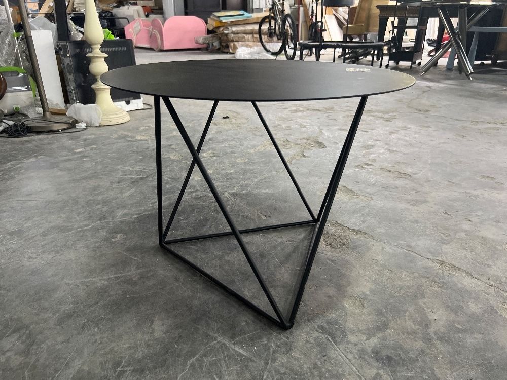 Metal Side Table Black Colour / Meja Sisi Logam Warna Hitam, Furniture ...
