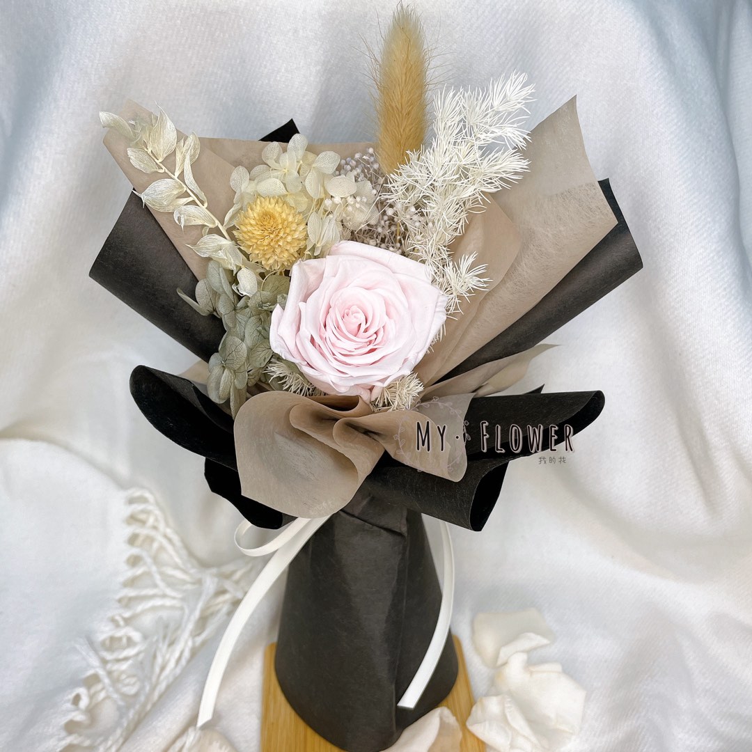 Mini Preserved Flower Bouquet 迷你永生花花束, Hobbies & Toys, Stationery ...