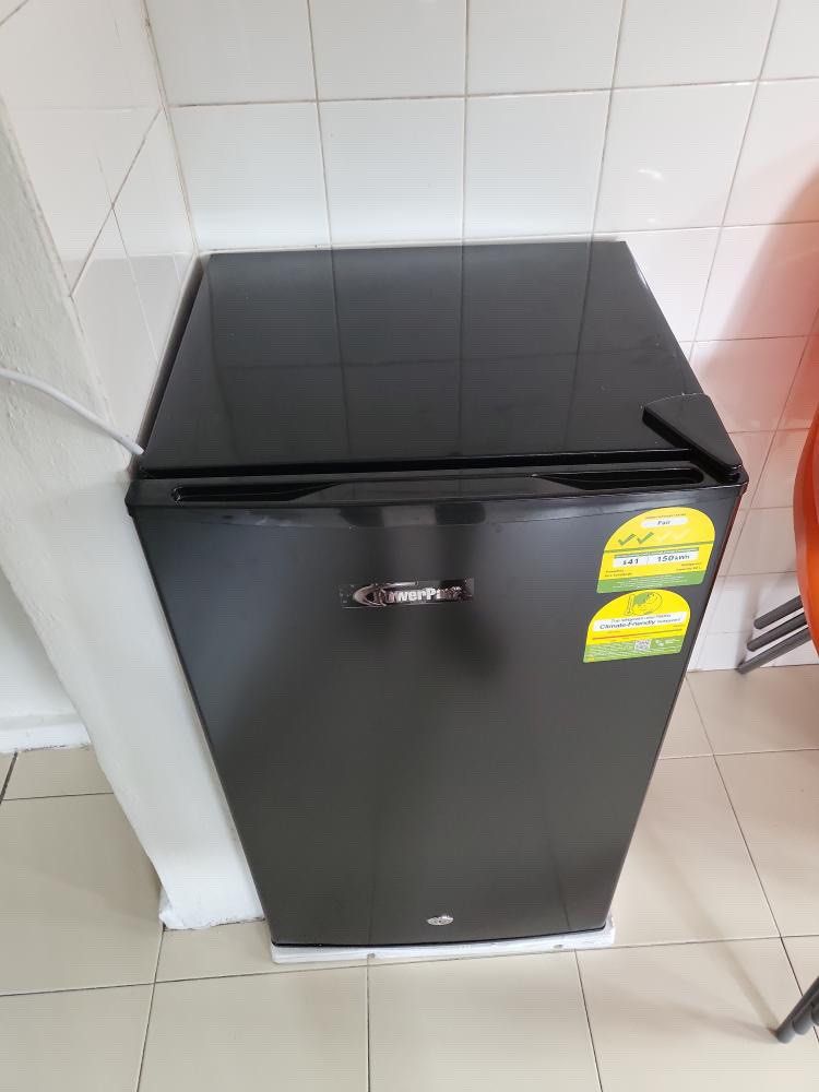 New set 105L bar fridge with lock, TV & Home Appliances, Kitchen ...