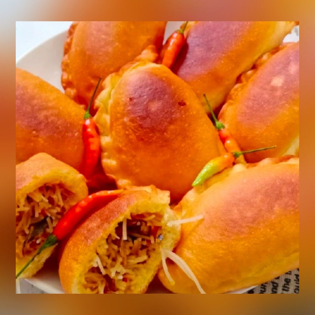 Panada Ikan Pampis/Ayam Suwir, Makanan & Minuman, Kue-kue di Carousell