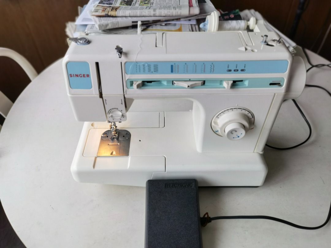 Singer 9812C sewing machine, Hobbies & Toys, Stationery & Craft, Craft ...