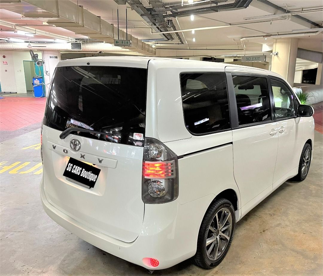 Toyota VOXY 2.0X A Auto, Cars, Used Cars on Carousell