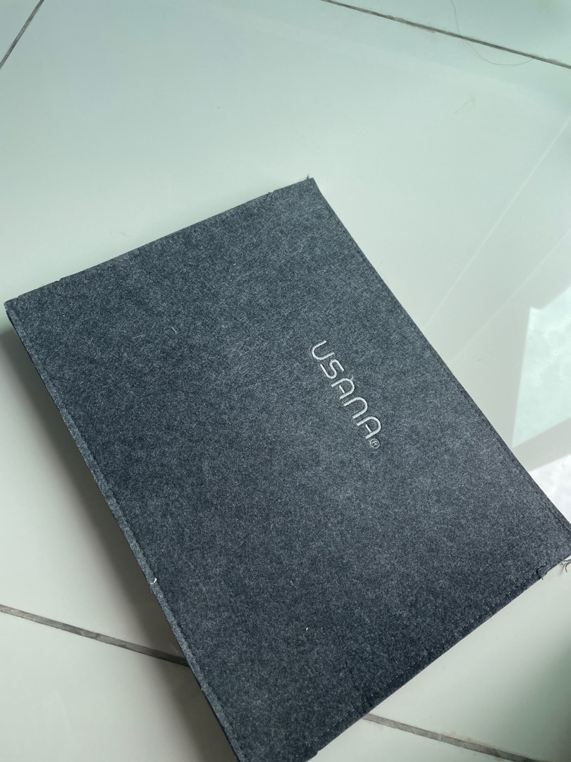 Usana Clutch, Women's Fashion, Bags & Wallets, Clutches on Carousell