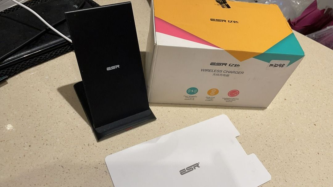 1556) ESR Lift Wireless Charging Stand (10W/7.5W/5W), Mobile Phones ...
