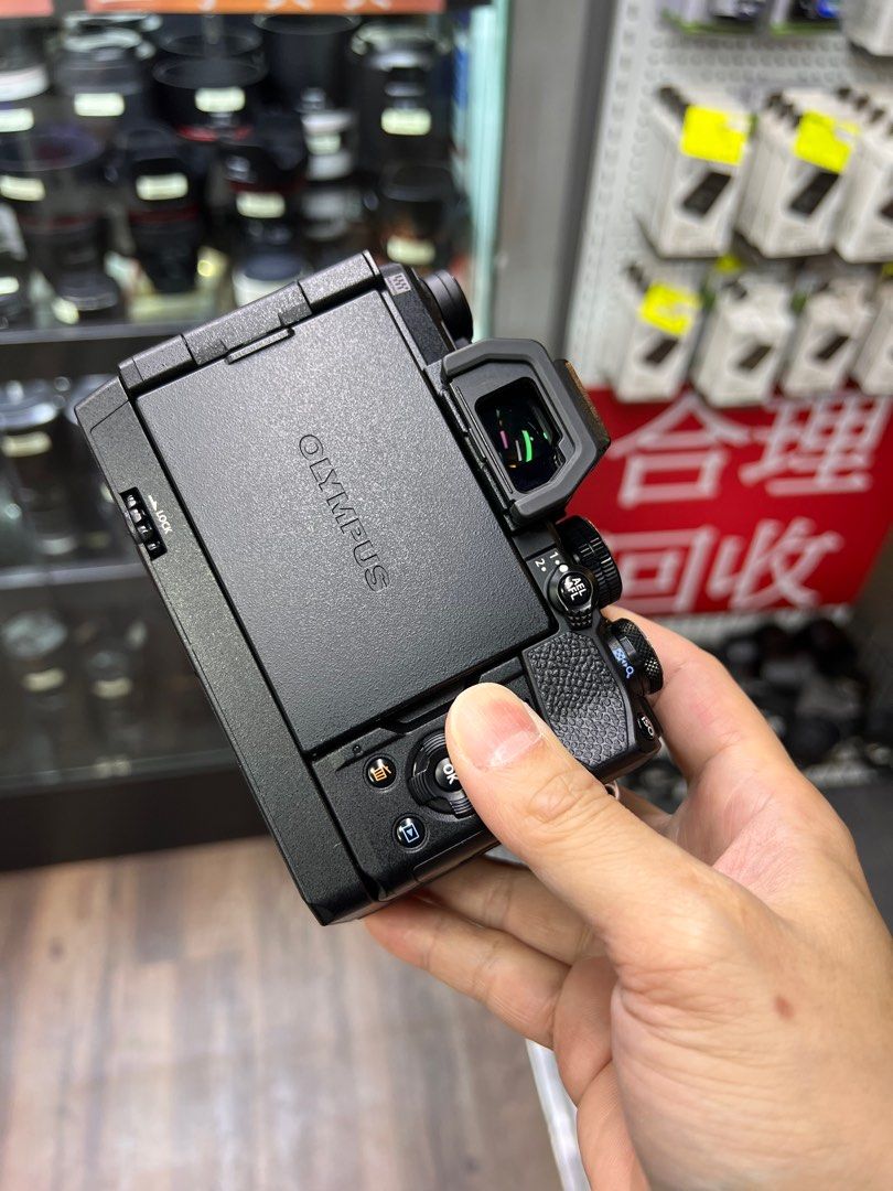 全新一樣 OLYMPUS E-M5 EM5 III MARK III 快門只有1千多 連原裝手柄, 攝影器材, 相機 - Carousell