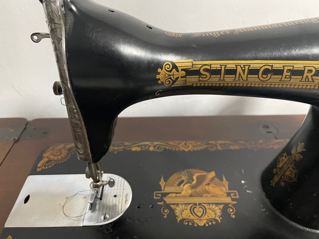*Urgent sale* Authentic Singer sewing machine, Hobbies & Toys ...