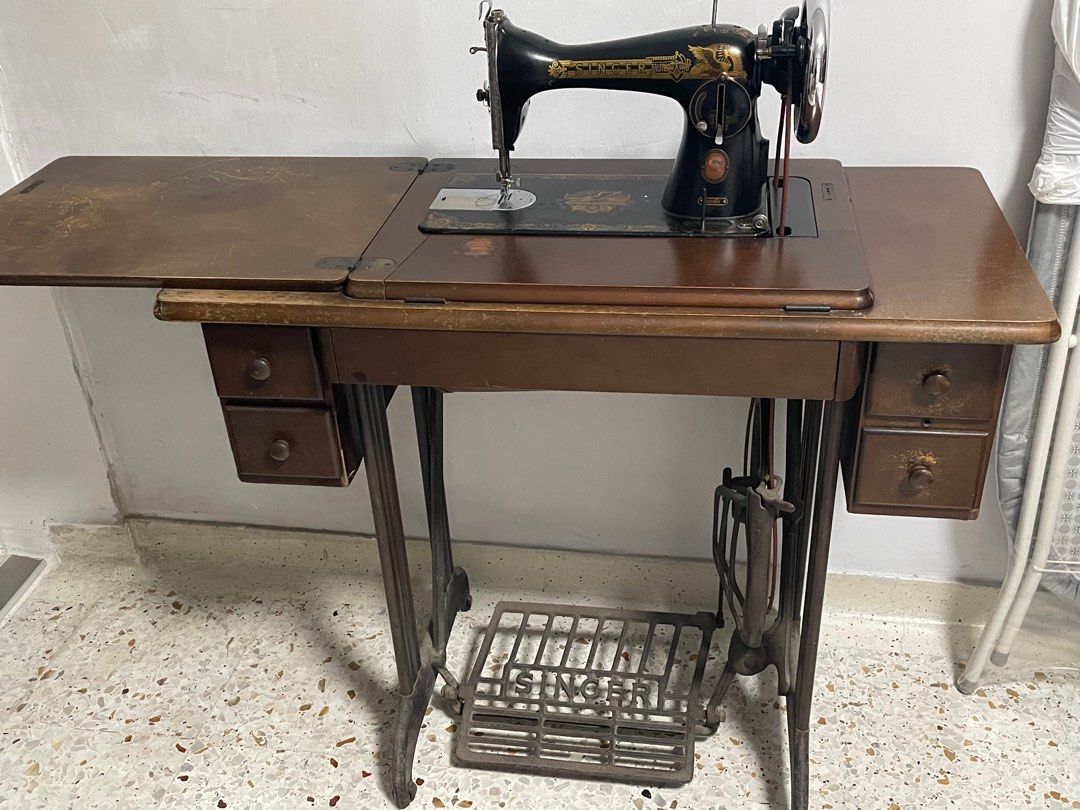 *Urgent sale* Authentic Singer sewing machine, Hobbies & Toys ...