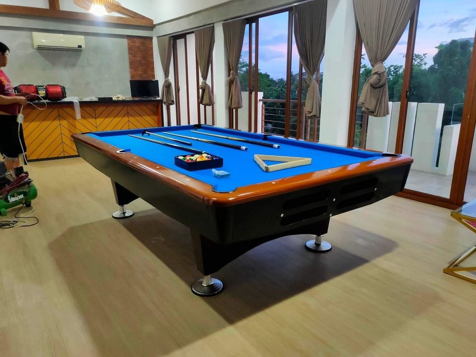 BRAND NEW BLACK BILLIARD TABLE WITH COMPLETE SET OF ACCESSORIES, Sports ...