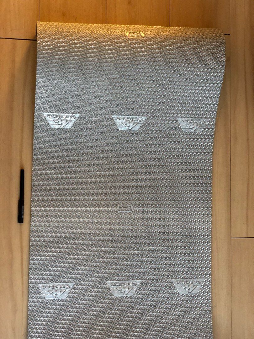 Decathlon Arpenaz M200 Foam Trekking Mattress, 運動產品, 行山及露營 - Carousell