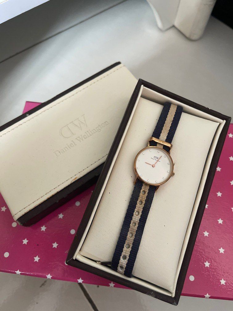 DW watch comes with box and leather strap, Women's Fashion, Watches ...