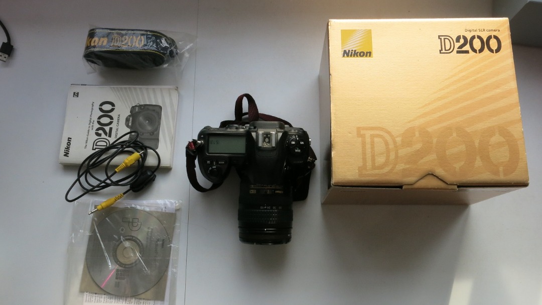 Nikon D200 with 18-70mm lens. Hardly used. Mint. 24k shutter count ...