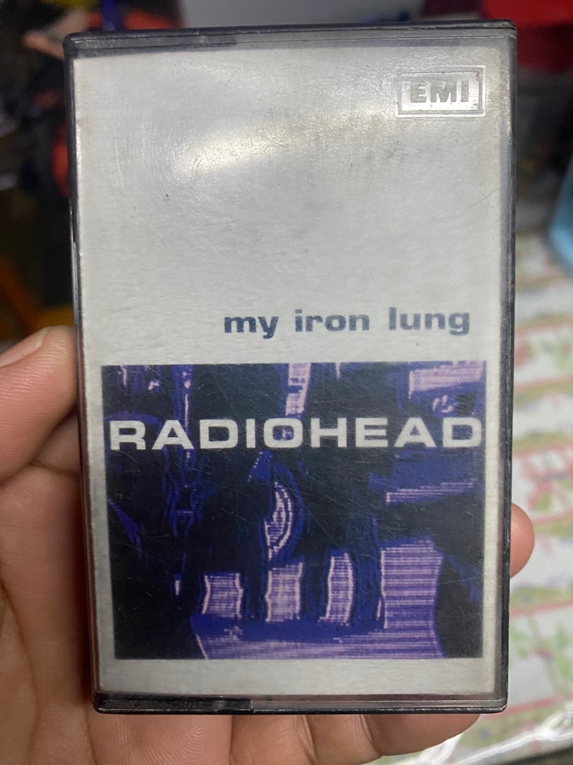 Radiohead kaset tape cassette, Hobbies & Toys, Music & Media, CDs ...