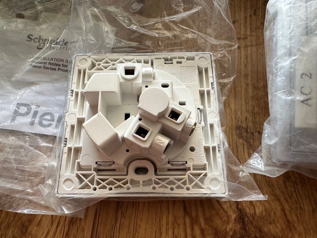 Schneider Pieno Aircon Socket, TV & Home Appliances, Electrical ...