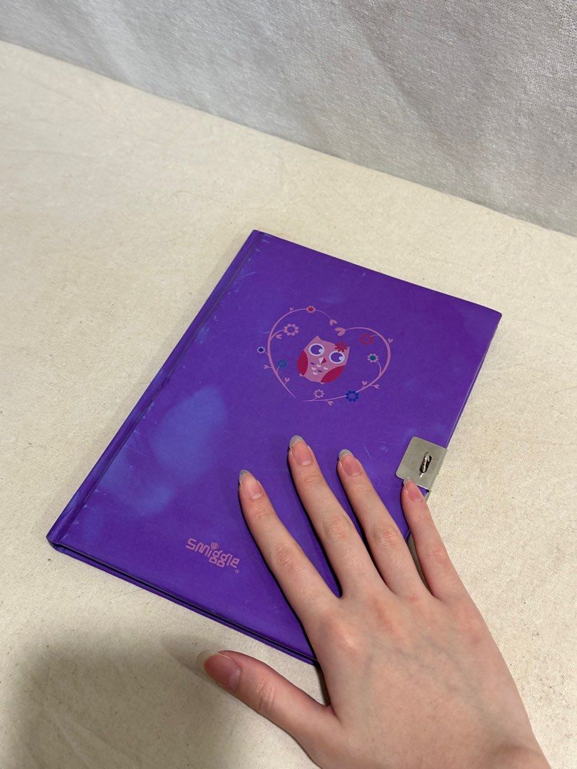 Smiggle diary owl book (changes colour with temperature), Hobbies ...