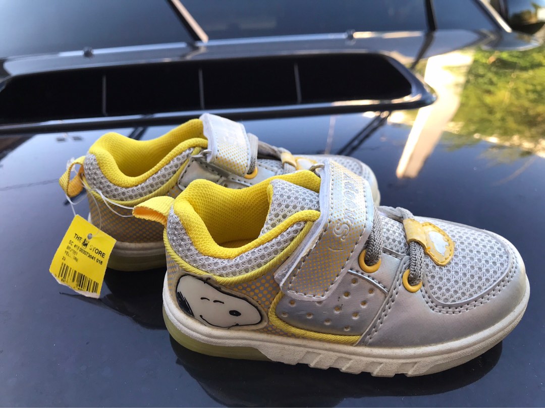 Snoopy shoes, Babies & Kids, Babies & Kids Fashion on Carousell