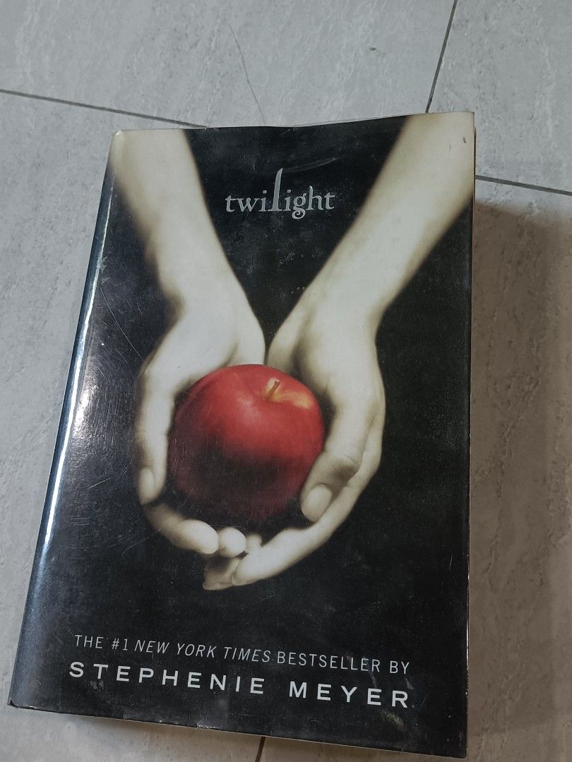'twilight' by stephenie meyer, Hobbies & Toys, Books & Magazines ...