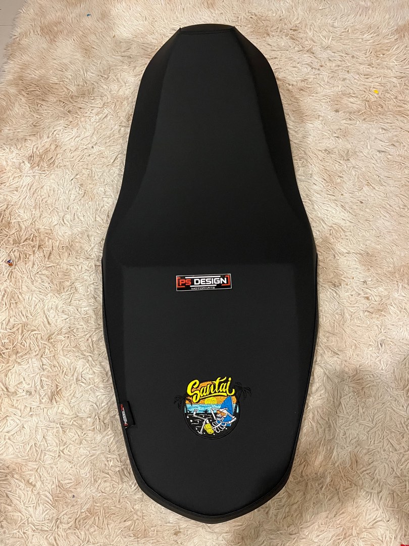 Yamaha Xmax racing seat. Custom embroidery (lowered), Motorcycles ...