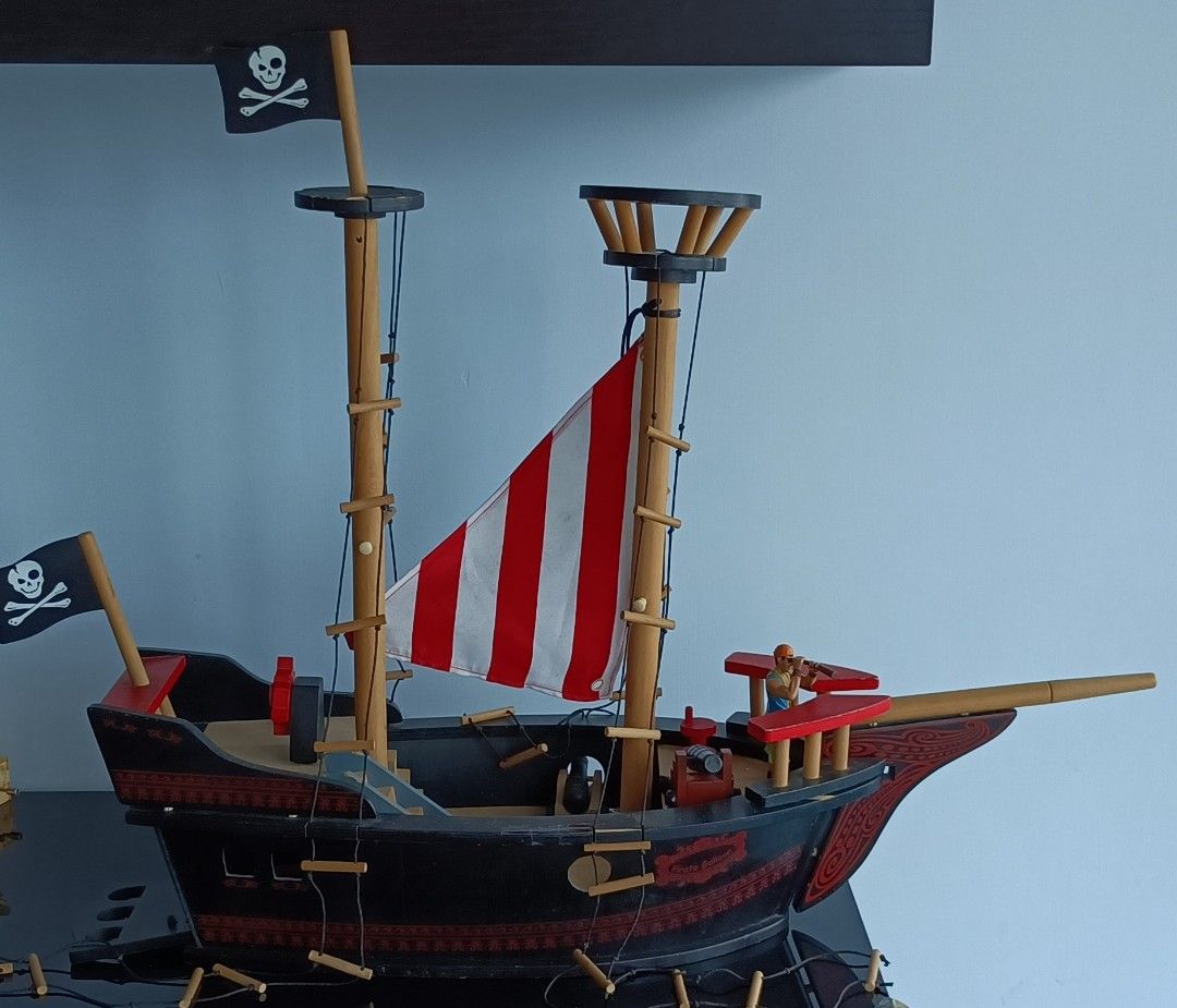 大型海盜船玩具 Large Pirate Ship Toy, 興趣及遊戲, 玩具 & 遊戲類 - Carousell