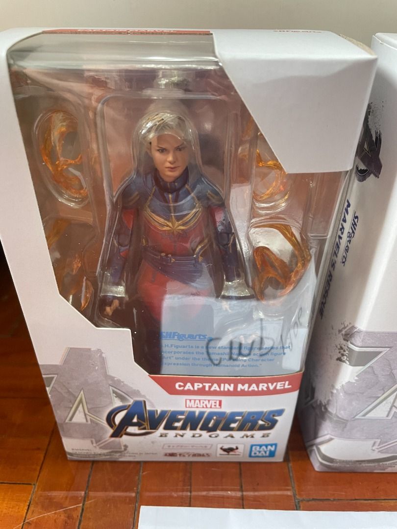 日版 shf Captain Marvel (全新) + Rescue (已開), 興趣及遊戲, 玩具 & 遊戲類 - Carousell