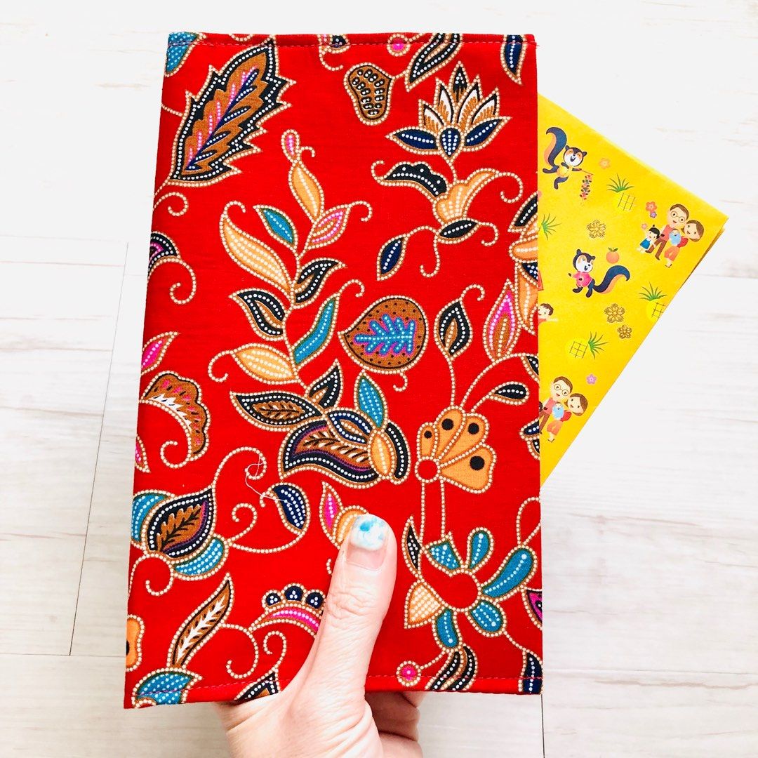 Batik Ang Pow Holder 20+20 Handmade in Singapore, Women's Fashion, Bags ...
