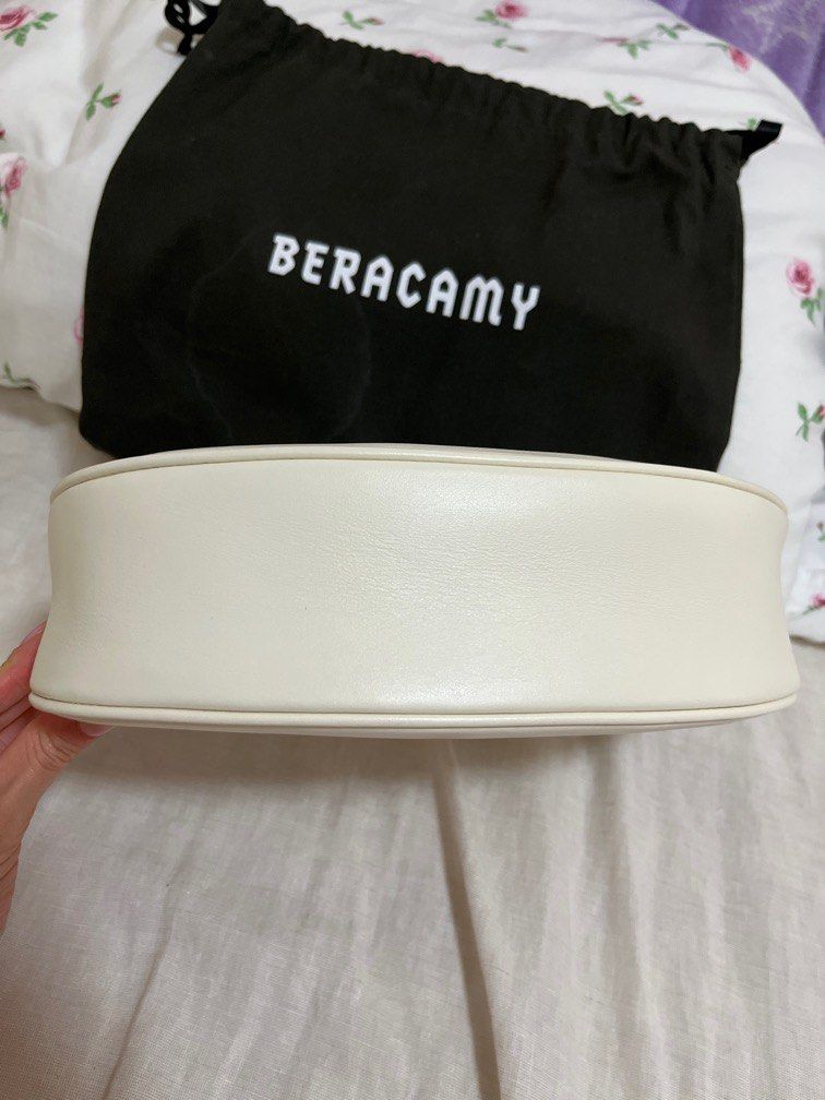 Beracamy leather off white Ava shoulder bag, 女裝, 手袋及銀包, 單肩包 - Carousell