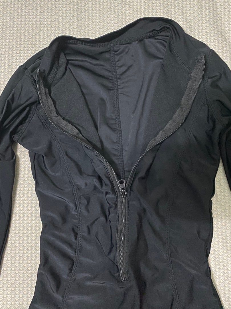 Black Rash Guard, Women's Fashion, Swimwear, Rash guard on Carousell
