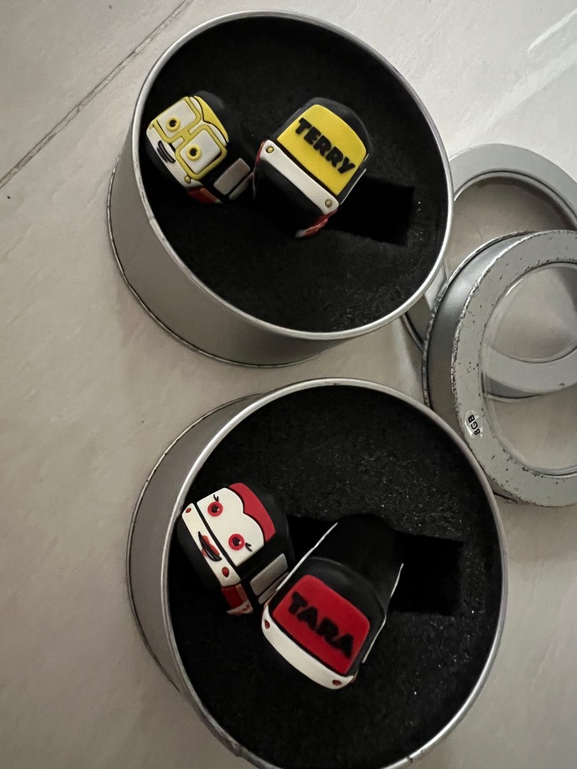 BNIB SMRT Train thumb drive 8GB / poker cards, Luxury, Accessories on ...